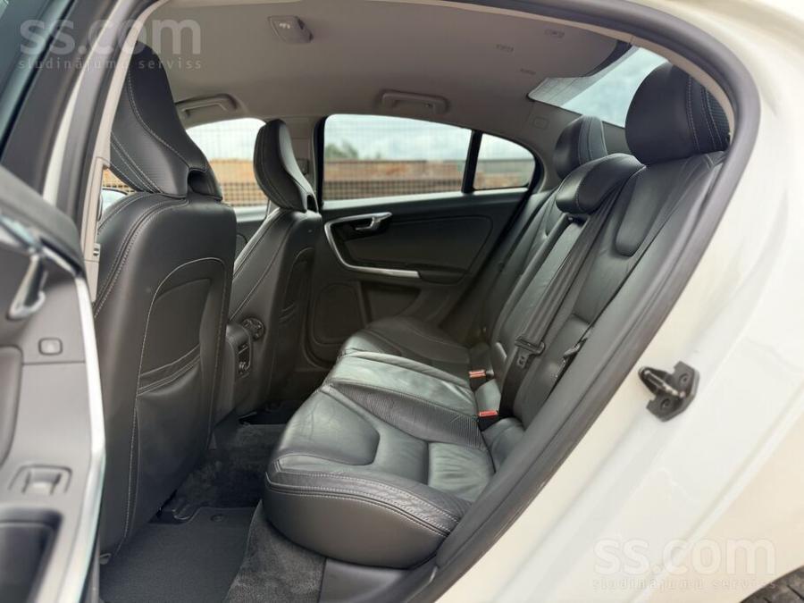 White Volvo S60 2013 in Riga, with an engine capacity of 2.00 L and mileage of 0 thousand km for 6995 €, photo 7 on AUTOMOTO.COM.LV