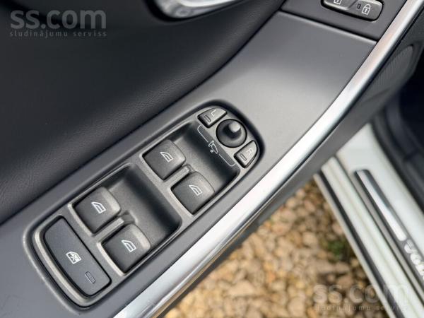 Balts Volvo S60 2013 Rīga, ar dzinēja tilpumu 2.00 L un nobraukumu 0 tūkst. km par 6995 €, foto 9 vietnē AUTOMOTO.COM.LV