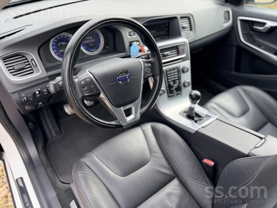 White Volvo S60 2013 in Riga, with an engine capacity of 2.00 L and mileage of 0 thousand km for 6995 €, photo 11 on AUTOMOTO.COM.LV
