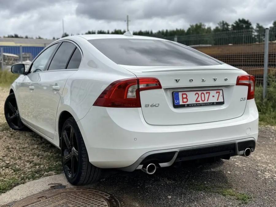 Balts Volvo S60 2013 Rīga, ar dzinēja tilpumu 2.00 L un nobraukumu 0 tūkst. km par 6995 €, foto 3 vietnē AUTOMOTO.COM.LV