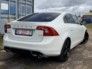 Balts Volvo S60 2013 Rīga, ar dzinēja tilpumu 2.00 L un nobraukumu 0 tūkst. km par 6995 €, foto 5 vietnē AUTOMOTO.COM.LV