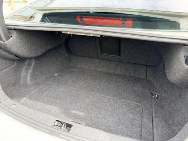Balts Volvo S60 2013 Rīga, ar dzinēja tilpumu 2.00 L un nobraukumu 0 tūkst. km par 6995 €, foto 5 vietnē AUTOMOTO.COM.LV