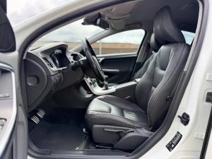 Balts Volvo S60 2013 Rīga, ar dzinēja tilpumu 2.00 L un nobraukumu 0 tūkst. km par 6995 €, foto 9 vietnē AUTOMOTO.COM.LV
