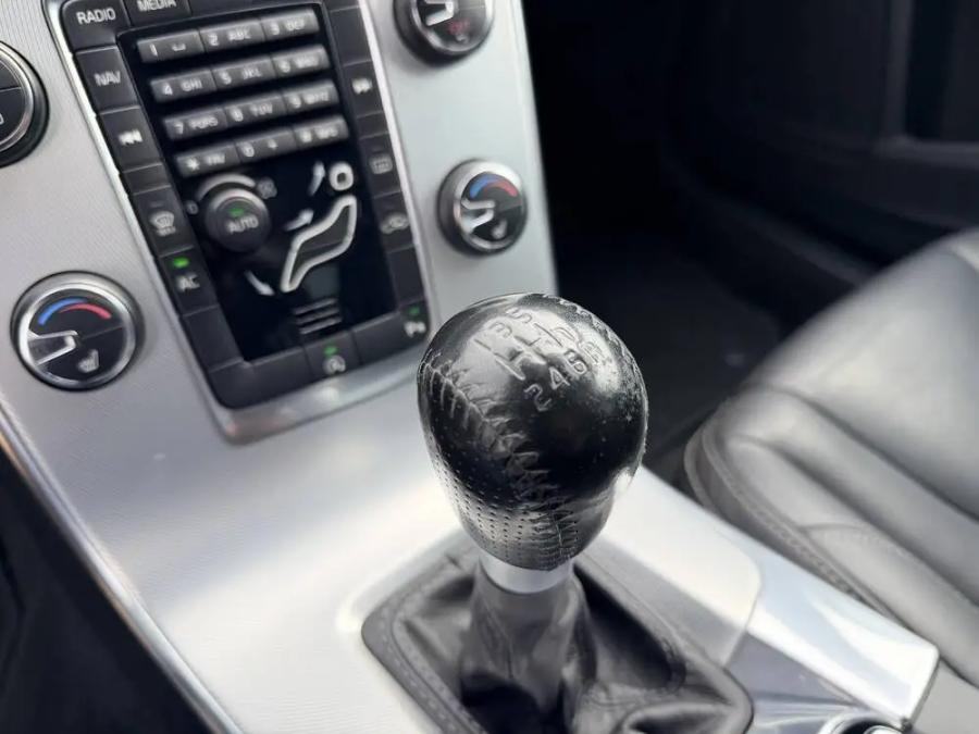 Balts Volvo S60 2013 Rīga, ar dzinēja tilpumu 2.00 L un nobraukumu 0 tūkst. km par 6995 €, foto 14 vietnē AUTOMOTO.COM.LV