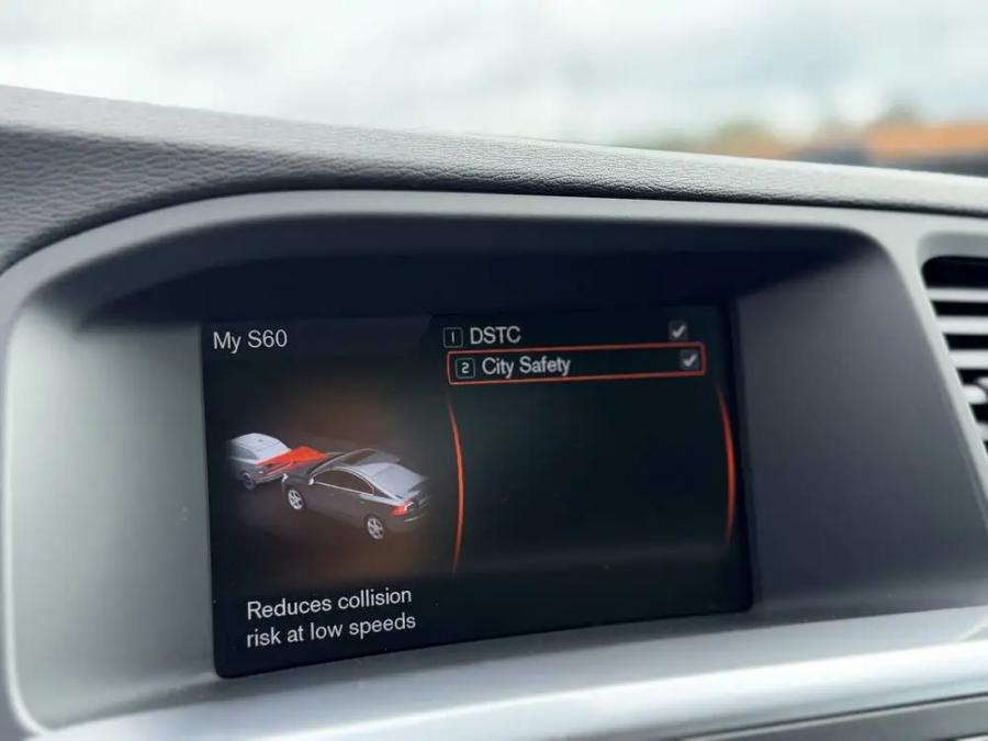 Balts Volvo S60 2013 Rīga, ar dzinēja tilpumu 2.00 L un nobraukumu 0 tūkst. km par 6995 €, foto 16 vietnē AUTOMOTO.COM.LV