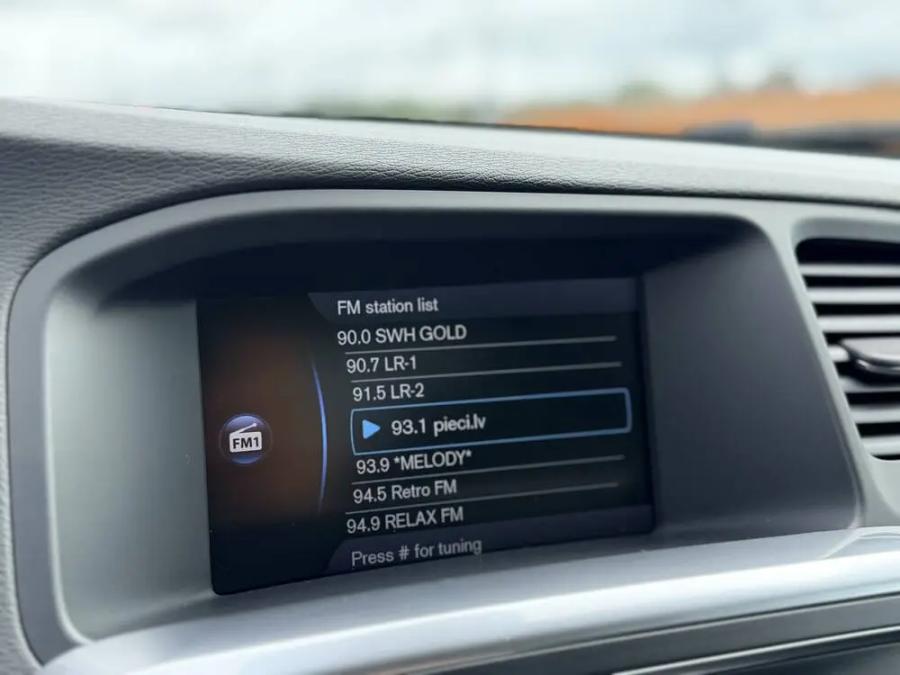 Balts Volvo S60 2013 Rīga, ar dzinēja tilpumu 2.00 L un nobraukumu 0 tūkst. km par 6995 €, foto 17 vietnē AUTOMOTO.COM.LV