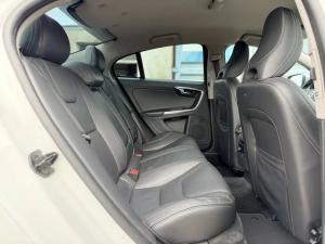 Balts Volvo S60 2013 Rīga, ar dzinēja tilpumu 2.00 L un nobraukumu 0 tūkst. km par 6995 €, foto 20 vietnē AUTOMOTO.COM.LV