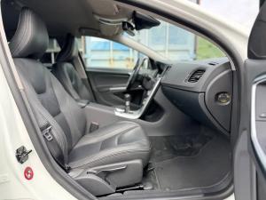 Balts Volvo S60 2013 Rīga, ar dzinēja tilpumu 2.00 L un nobraukumu 0 tūkst. km par 6995 €, foto 21 vietnē AUTOMOTO.COM.LV