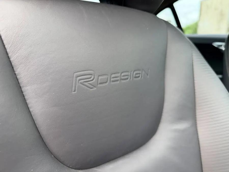Balts Volvo S60 2013 Rīga, ar dzinēja tilpumu 2.00 L un nobraukumu 0 tūkst. km par 6995 €, foto 22 vietnē AUTOMOTO.COM.LV