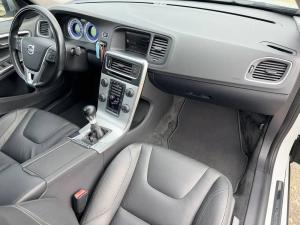 Balts Volvo S60 2013 Rīga, ar dzinēja tilpumu 2.00 L un nobraukumu 0 tūkst. km par 6995 €, foto 23 vietnē AUTOMOTO.COM.LV