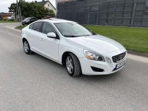 Balts Volvo S60 2013 Mažeikiai, ar dzinēja tilpumu 2.50 L un nobraukumu 212 tūkst. km par 5500 €, foto 4 vietnē AUTOMOTO.COM.LV