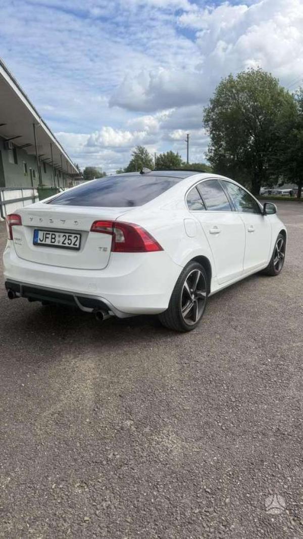 Balts Volvo S60 2013 Viļņa, ar dzinēja tilpumu 2.50 L un nobraukumu 156 tūkst. km par 6600 €, foto 3 vietnē AUTOMOTO.COM.LV