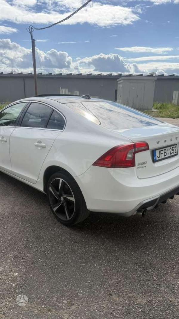 Balts Volvo S60 2013 Viļņa, ar dzinēja tilpumu 2.50 L un nobraukumu 156 tūkst. km par 6600 €, foto 5 vietnē AUTOMOTO.COM.LV