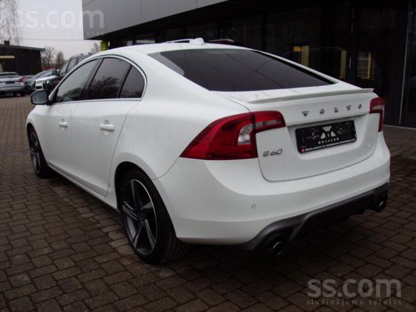 White Volvo S60 2014 in Riga, with an engine capacity of 1.60 L and mileage of 131 thousand km for 12700 €, photo 4 on AUTOMOTO.COM.LV
