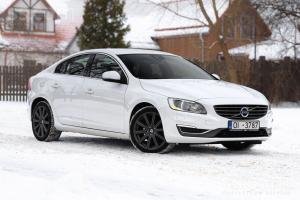 White Volvo S60 2014 in Jelgava, with an engine capacity of 2.00 L and mileage of 91 thousand km for 14900 €, photo 2 on AUTOMOTO.COM.LV