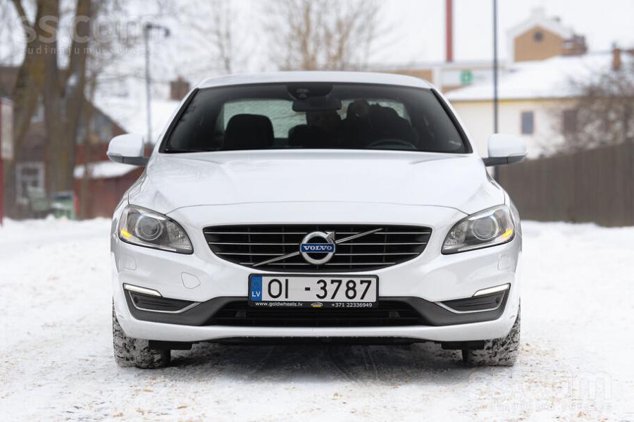 White Volvo S60 2014 in Jelgava, with an engine capacity of 2.00 L and mileage of 91 thousand km for 14900 €, photo 3 on AUTOMOTO.COM.LV