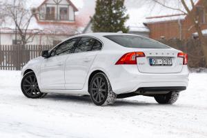 White Volvo S60 2014 in Jelgava, with an engine capacity of 2.00 L and mileage of 91 thousand km for 14900 €, photo 4 on AUTOMOTO.COM.LV