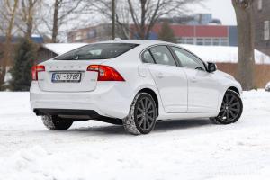 White Volvo S60 2014 in Jelgava, with an engine capacity of 2.00 L and mileage of 91 thousand km for 14900 €, photo 5 on AUTOMOTO.COM.LV