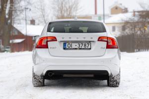 White Volvo S60 2014 in Jelgava, with an engine capacity of 2.00 L and mileage of 91 thousand km for 14900 €, photo 6 on AUTOMOTO.COM.LV