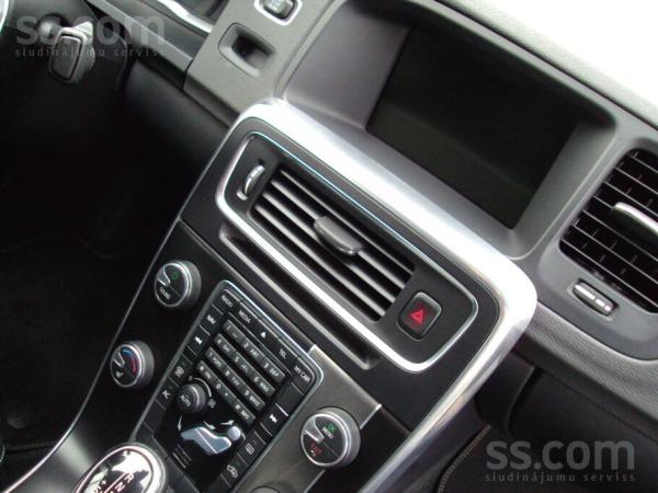 Balts Volvo S60 2014 Rīga, ar dzinēja tilpumu 1.60 L un nobraukumu 131 tūkst. km par 11000 €, foto 8 vietnē AUTOMOTO.COM.LV