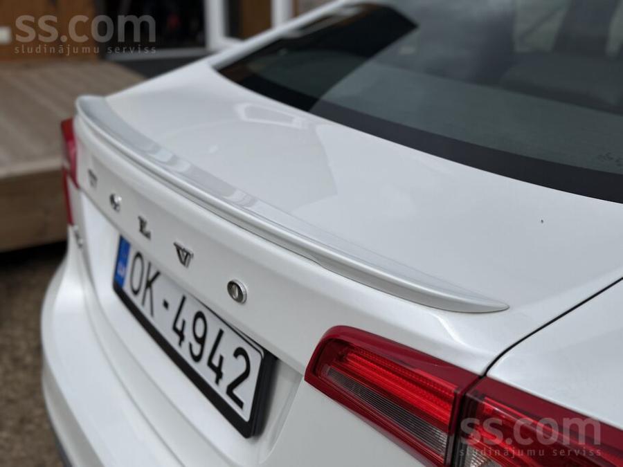 Balts Volvo S60 2014 Rīga, ar dzinēja tilpumu 2.00 L un nobraukumu 234 tūkst. km par 9750 €, foto 4 vietnē AUTOMOTO.COM.LV