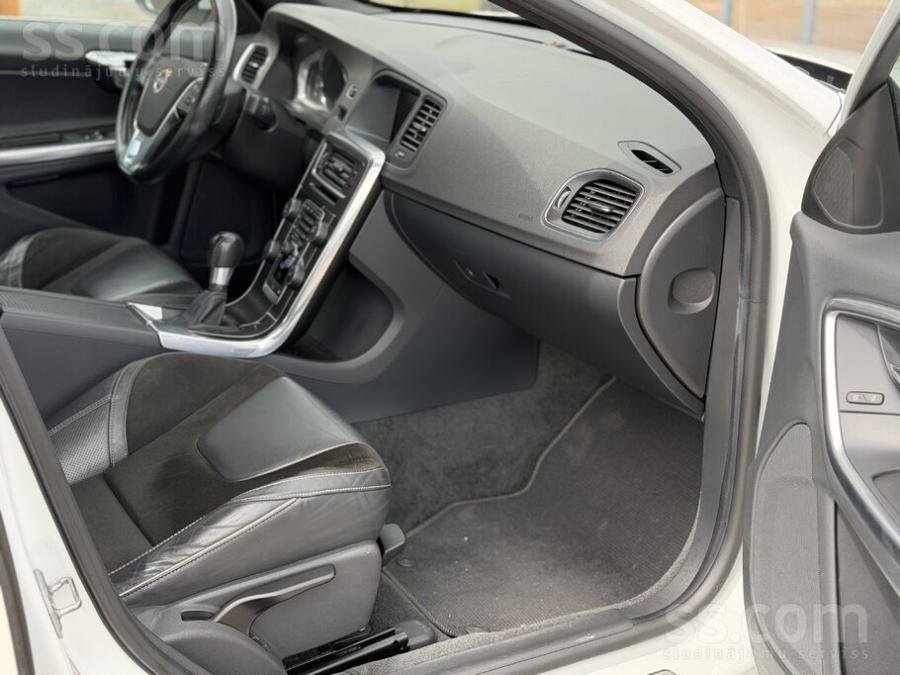Balts Volvo S60 2014 Rīga, ar dzinēja tilpumu 2.00 L un nobraukumu 234 tūkst. km par 9750 €, foto 13 vietnē AUTOMOTO.COM.LV