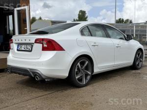 Balts Volvo S60 2014 Rīga, ar dzinēja tilpumu 2.00 L un nobraukumu 234 tūkst. km par 9750 €, foto 19 vietnē AUTOMOTO.COM.LV