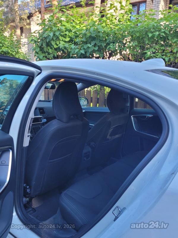 Balts Volvo S60 2014 Tallina, ar dzinēja tilpumu 1.60 L un nobraukumu 182 tūkst. km par 8000 €, foto 5 vietnē AUTOMOTO.COM.LV