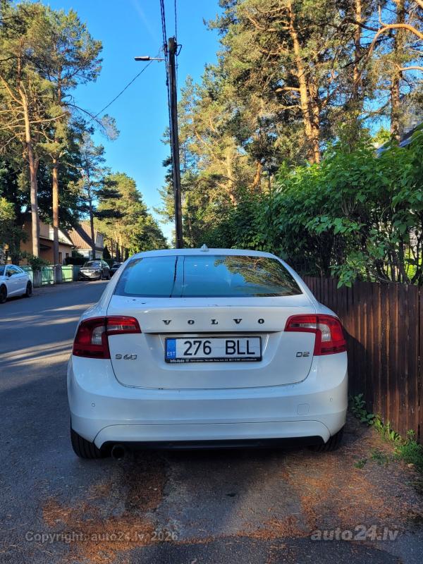 White Volvo S60 2014 in Tallinn, with an engine capacity of 1.60 L and mileage of 182 thousand km for 8000 €, photo 3 on AUTOMOTO.COM.LV