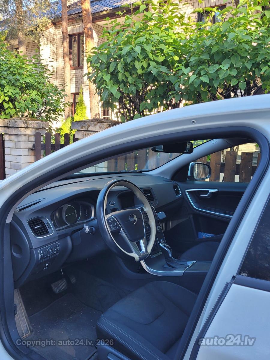 Balts Volvo S60 2014 Tallina, ar dzinēja tilpumu 1.60 L un nobraukumu 182 tūkst. km par 8000 €, foto 5 vietnē AUTOMOTO.COM.LV