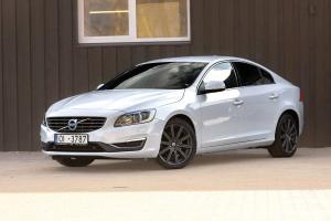 Balts Volvo S60 2014 Jelgava, ar dzinēja tilpumu 2.00 L un nobraukumu 91 tūkst. km par 13900 €, foto  vietnē AUTOMOTO.COM.LV