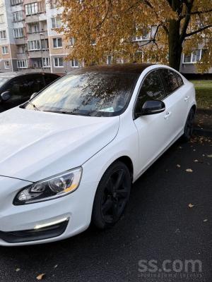 Balts Volvo S60 2014 Rīga, ar dzinēja tilpumu 2.00 L un nobraukumu 206 tūkst. km par 6500 €, foto 3 vietnē AUTOMOTO.COM.LV