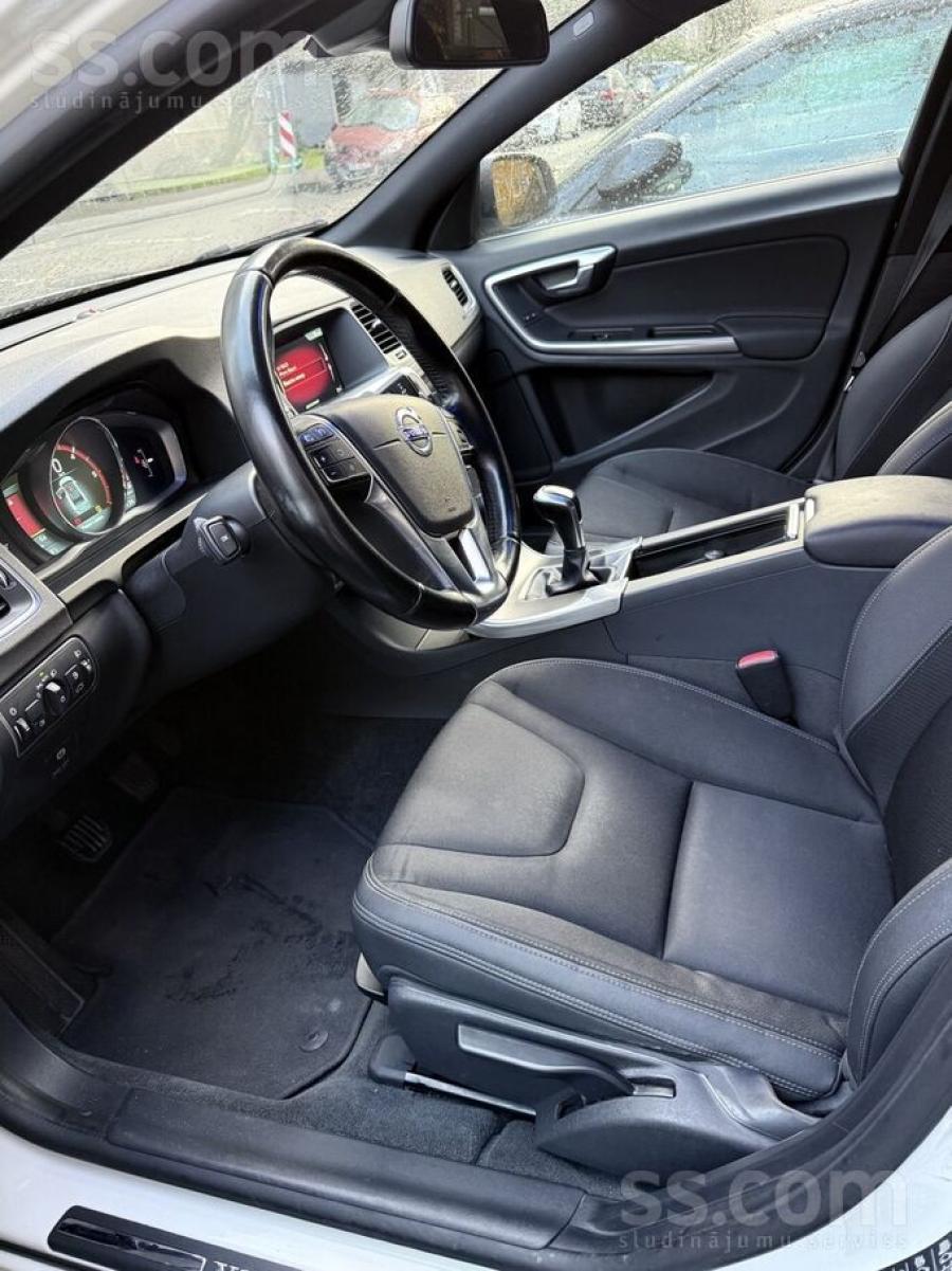Balts Volvo S60 2014 Rīga, ar dzinēja tilpumu 2.00 L un nobraukumu 206 tūkst. km par 6500 €, foto 5 vietnē AUTOMOTO.COM.LV