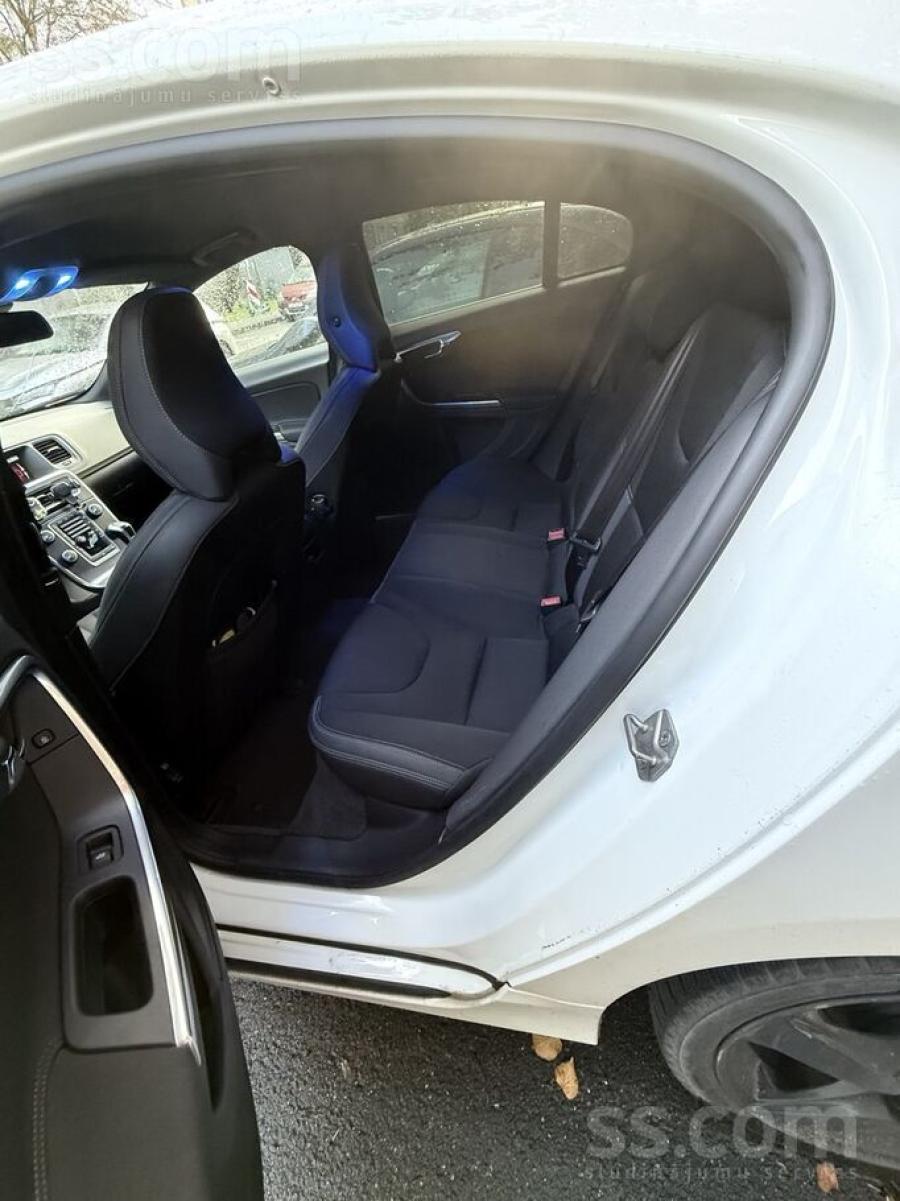 Balts Volvo S60 2014 Rīga, ar dzinēja tilpumu 2.00 L un nobraukumu 206 tūkst. km par 6500 €, foto 6 vietnē AUTOMOTO.COM.LV
