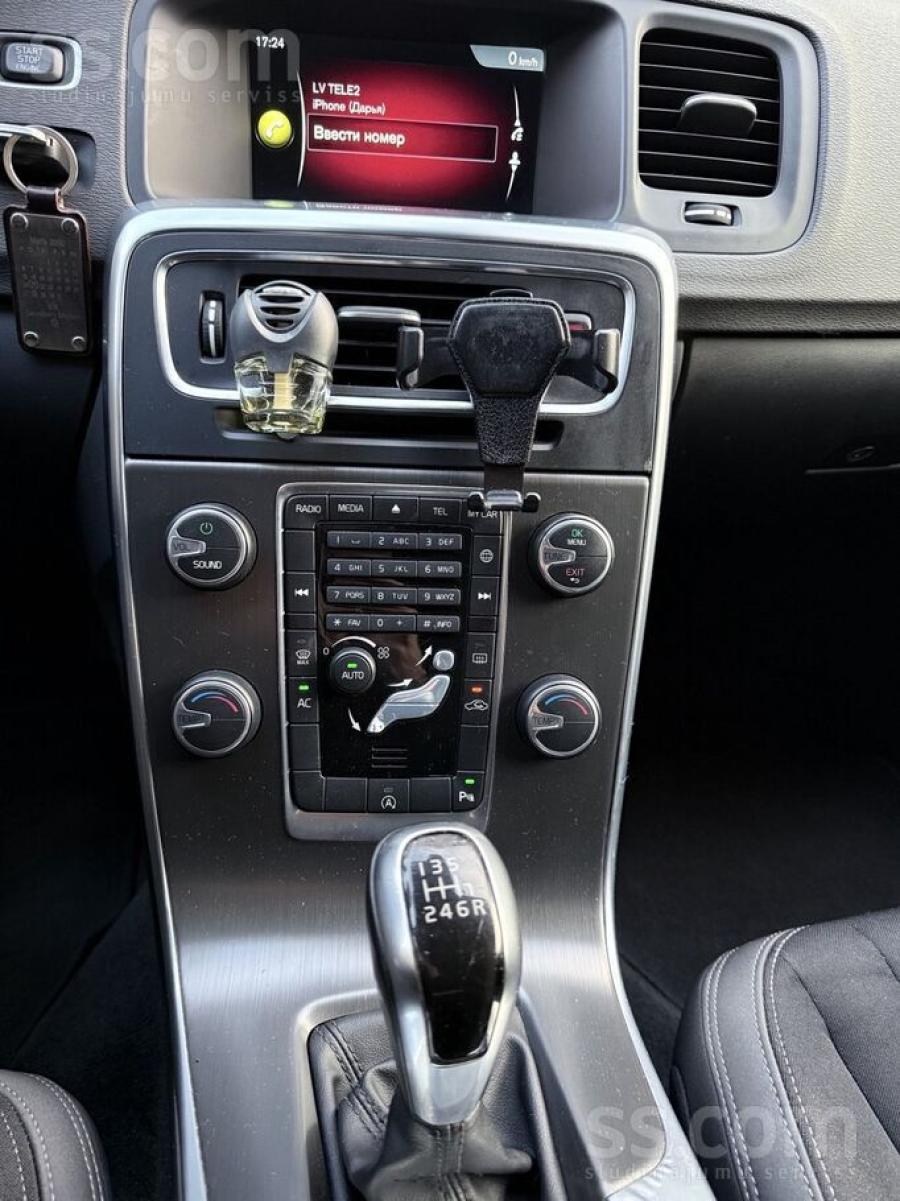 Balts Volvo S60 2014 Rīga, ar dzinēja tilpumu 2.00 L un nobraukumu 206 tūkst. km par 6500 €, foto 8 vietnē AUTOMOTO.COM.LV