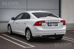 White Volvo S60 2014 in Riga, with an engine capacity of 2.00 L and mileage of 258 thousand km for 7350 €, photo 7 on AUTOMOTO.COM.LV