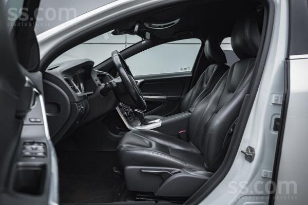 White Volvo S60 2014 in Riga, with an engine capacity of 2.00 L and mileage of 258 thousand km for 7350 €, photo 10 on AUTOMOTO.COM.LV