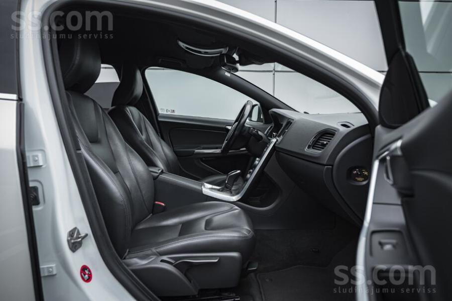 White Volvo S60 2014 in Riga, with an engine capacity of 2.00 L and mileage of 258 thousand km for 7350 €, photo 11 on AUTOMOTO.COM.LV