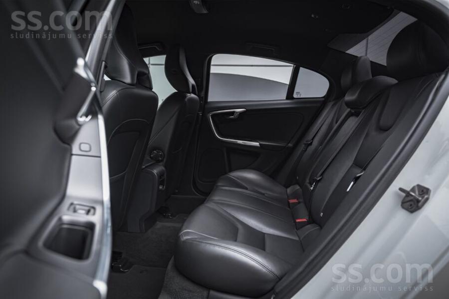 White Volvo S60 2014 in Riga, with an engine capacity of 2.00 L and mileage of 258 thousand km for 7350 €, photo 12 on AUTOMOTO.COM.LV
