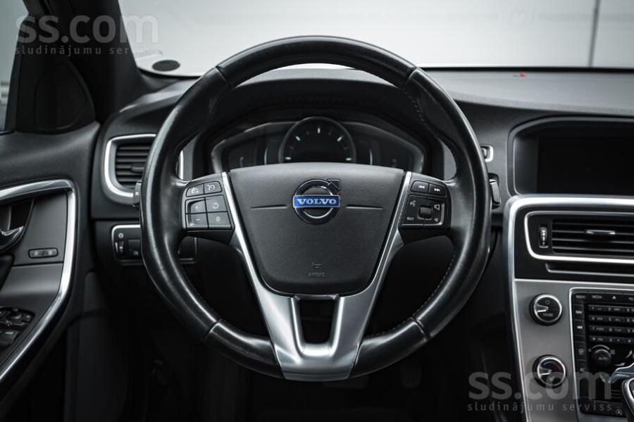 White Volvo S60 2014 in Riga, with an engine capacity of 2.00 L and mileage of 258 thousand km for 7350 €, photo 19 on AUTOMOTO.COM.LV