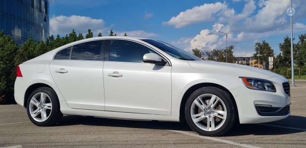 Balts Volvo S60 2014 Šauļi, ar dzinēja tilpumu 2.50 L un nobraukumu 214 tūkst. km par 9600 €, foto 4 vietnē AUTOMOTO.COM.LV