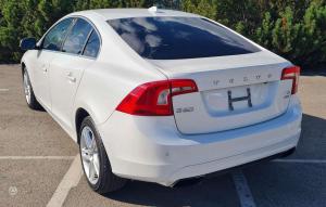 Balts Volvo S60 2014 Šauļi, ar dzinēja tilpumu 2.50 L un nobraukumu 214 tūkst. km par 9600 €, foto 13 vietnē AUTOMOTO.COM.LV
