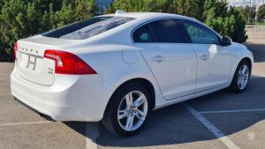 Balts Volvo S60 2014 Šauļi, ar dzinēja tilpumu 2.50 L un nobraukumu 214 tūkst. km par 9600 €, foto 15 vietnē AUTOMOTO.COM.LV