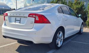 Balts Volvo S60 2014 Šauļi, ar dzinēja tilpumu 2.50 L un nobraukumu 214 tūkst. km par 9600 €, foto 17 vietnē AUTOMOTO.COM.LV