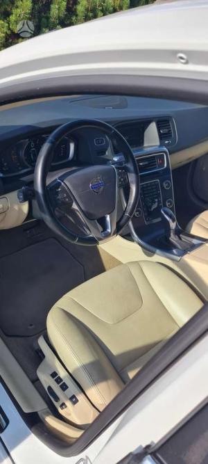Balts Volvo S60 2014 Šauļi, ar dzinēja tilpumu 2.50 L un nobraukumu 214 tūkst. km par 9600 €, foto 19 vietnē AUTOMOTO.COM.LV
