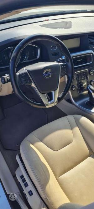 Balts Volvo S60 2014 Šauļi, ar dzinēja tilpumu 2.50 L un nobraukumu 214 tūkst. km par 9600 €, foto 25 vietnē AUTOMOTO.COM.LV