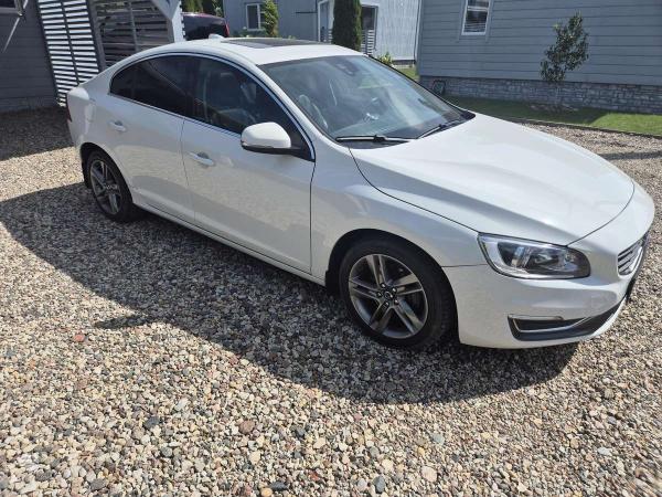 Balts Volvo S60 2014 Jonava, ar dzinēja tilpumu 2.50 L un nobraukumu 142 tūkst. km par 9500 €, foto 3 vietnē AUTOMOTO.COM.LV