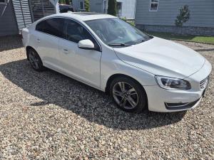 Balts Volvo S60 2014 Jonava, ar dzinēja tilpumu 2.50 L un nobraukumu 142 tūkst. km par 9500 €, foto 3 vietnē AUTOMOTO.COM.LV