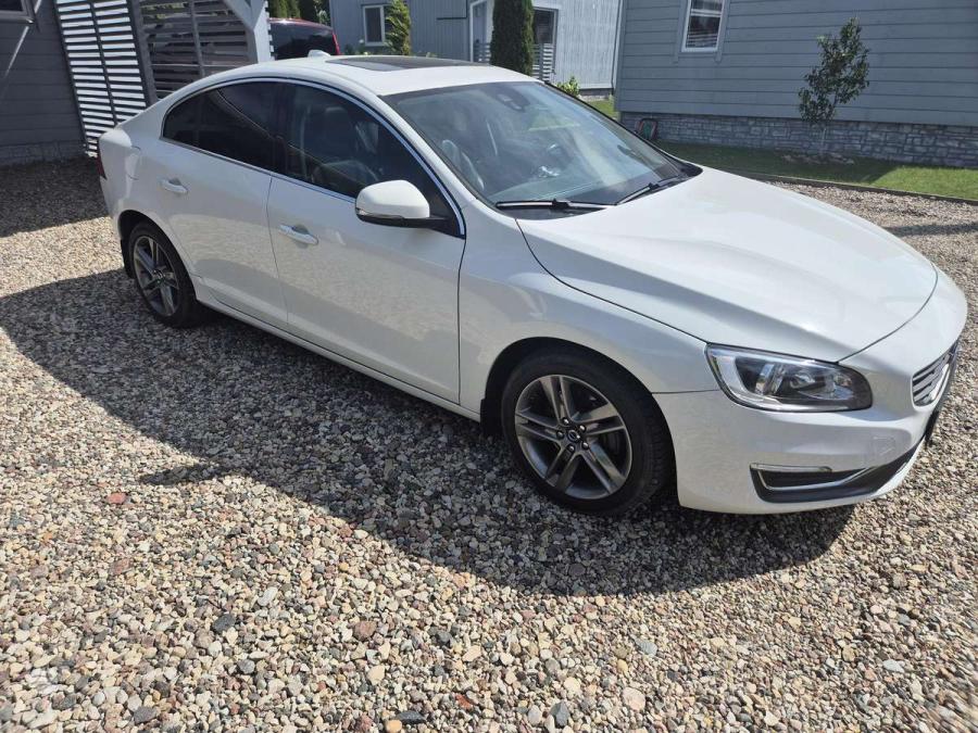 Balts Volvo S60 2014 Jonava, ar dzinēja tilpumu 2.50 L un nobraukumu 142 tūkst. km par 9500 €, foto 3 vietnē AUTOMOTO.COM.LV