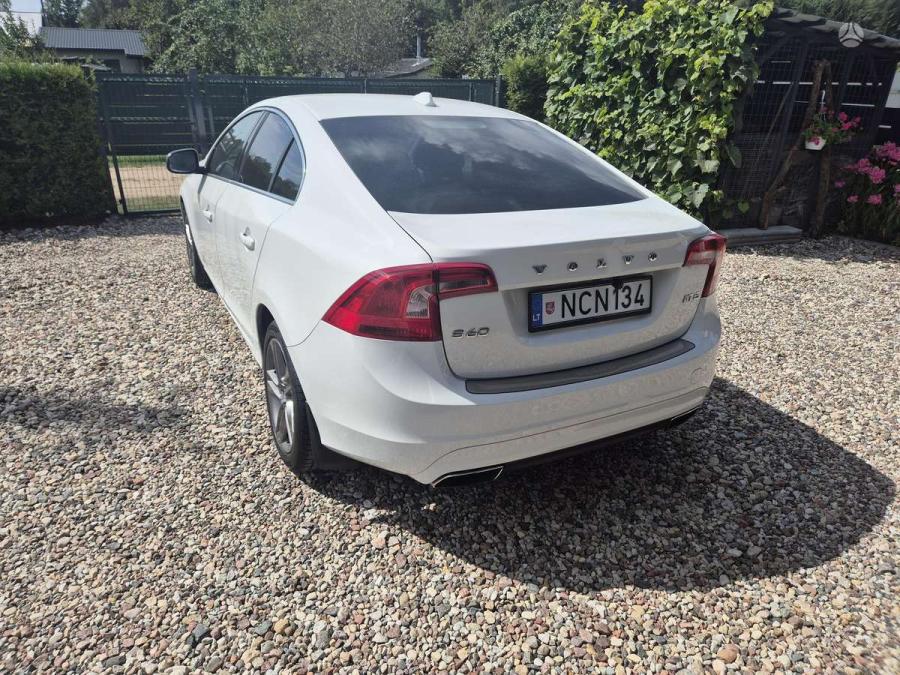 Balts Volvo S60 2014 Jonava, ar dzinēja tilpumu 2.50 L un nobraukumu 142 tūkst. km par 9500 €, foto 5 vietnē AUTOMOTO.COM.LV